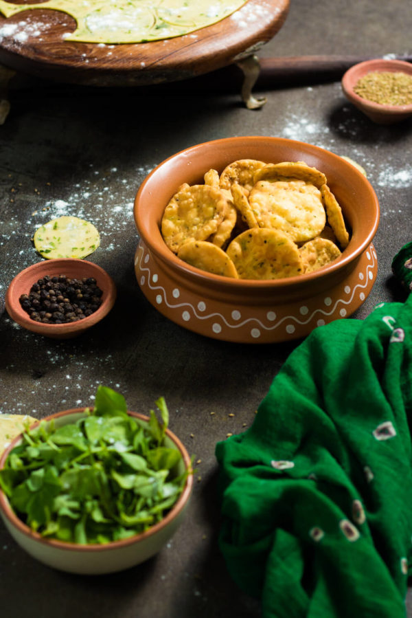Crispy Methi Mathri - Fenugreek Crackers Recipe - Indian Vegetarian ...